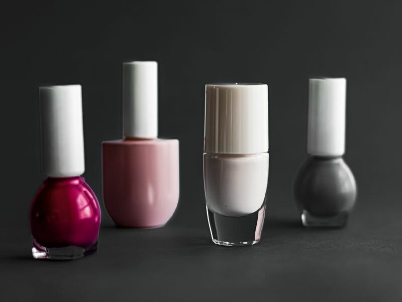 Nagellack, der unter UV-Licht aushärtet